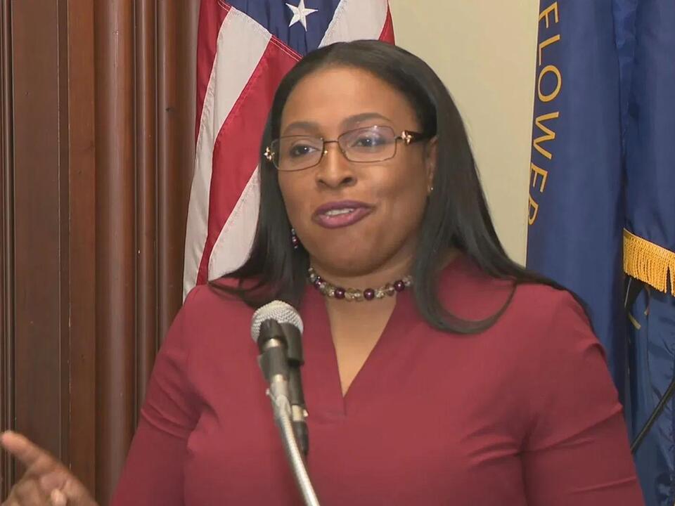 Judge denies effort to remove former Rochester Mayor Lovely Warren from ...