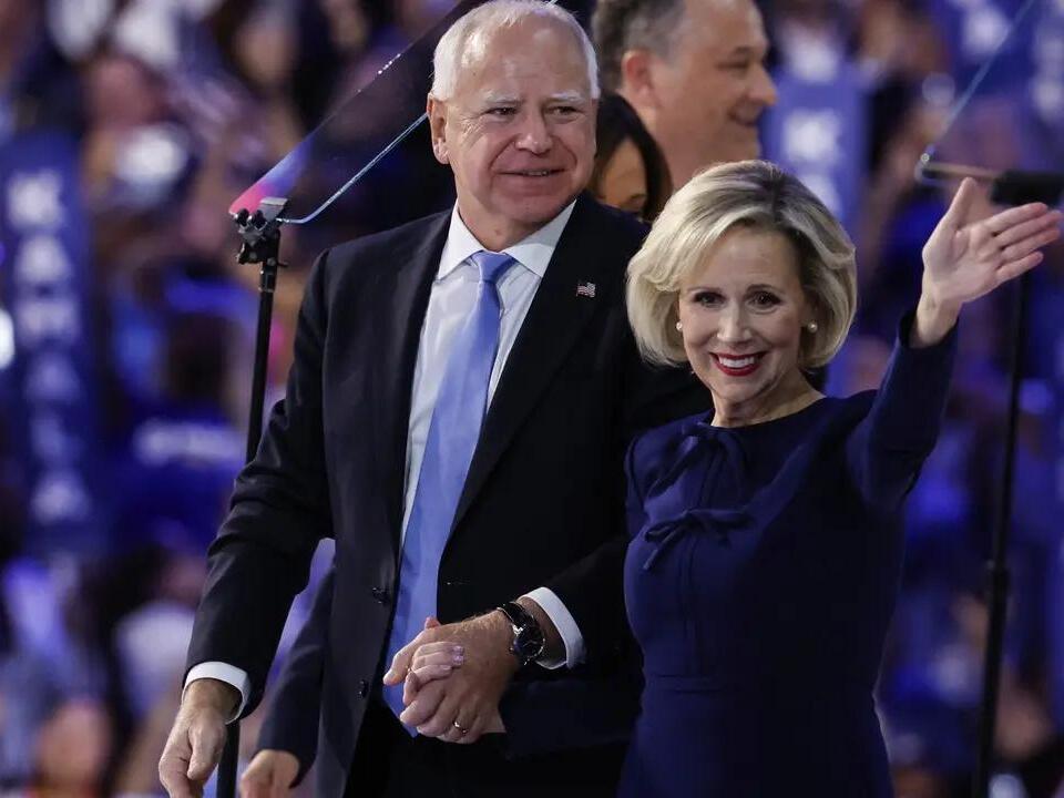 WATCH: Gwen Walz makes campaign stop in Virginia