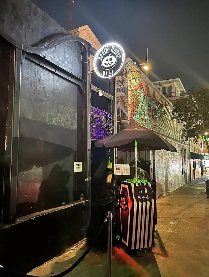 The Fascinatingly Weird Restaurant In California That’s Impossible Not ...