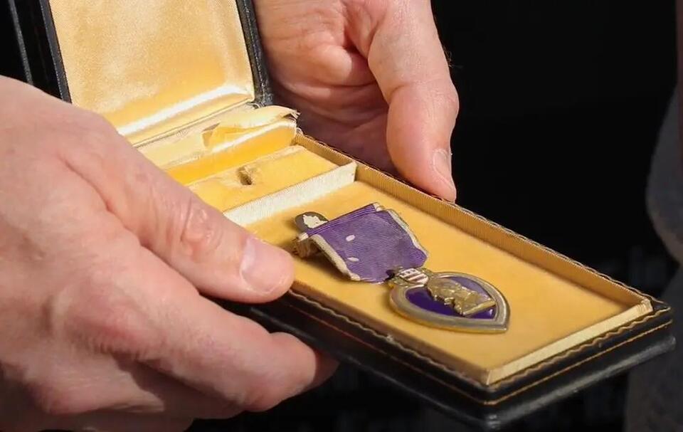 State Treasurer Michael Frerichs Returns Purple Heart to Daughter of ...