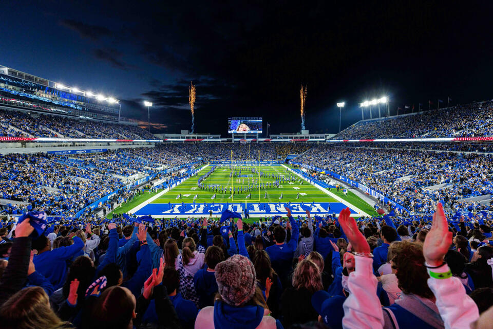Cameras Caught Two Kentucky Football Players Engaged in Intense Locker ...