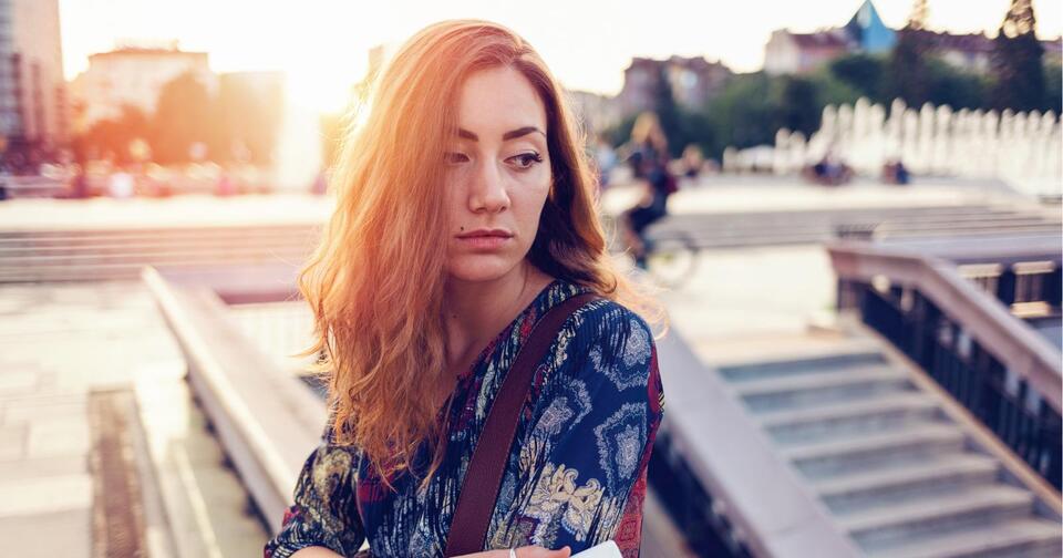 7 daily habits of women who always feel unhappy, according to ...