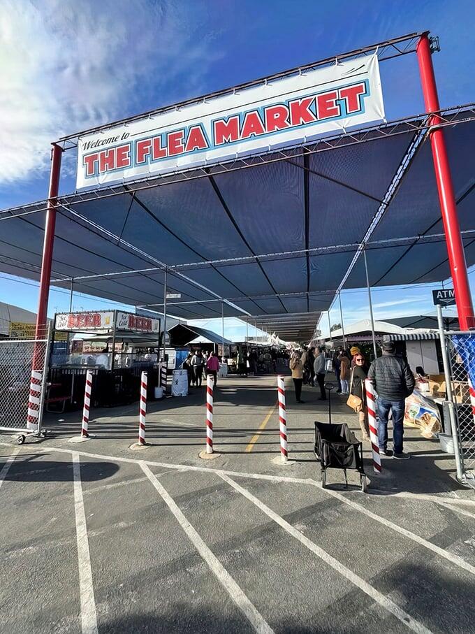 The Enormous Flea Market In California Where $25 Goes Further Than You ...