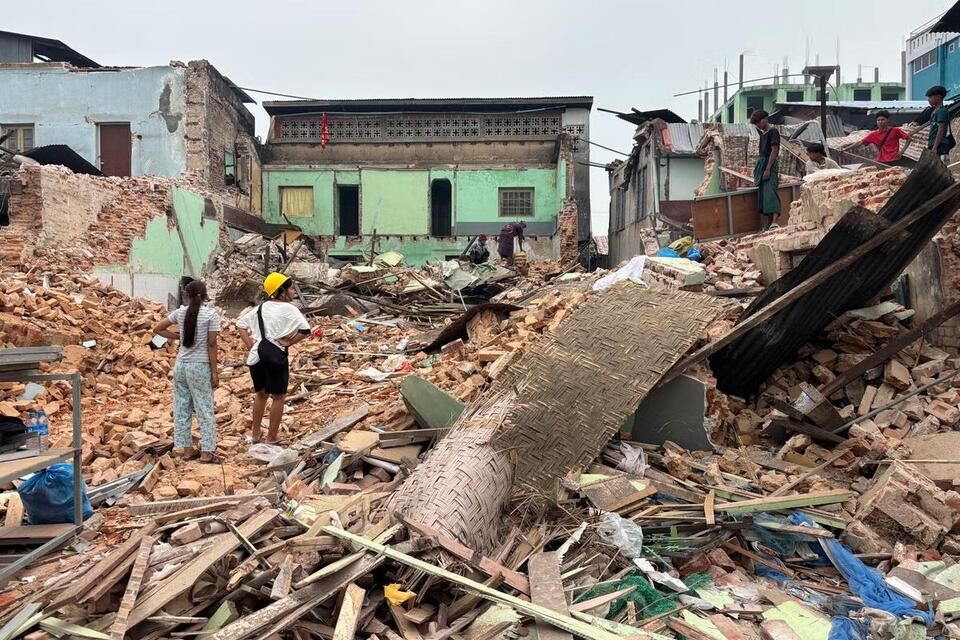 Aftershocks and lack of resources hinder recovery work 3 weeks after ...