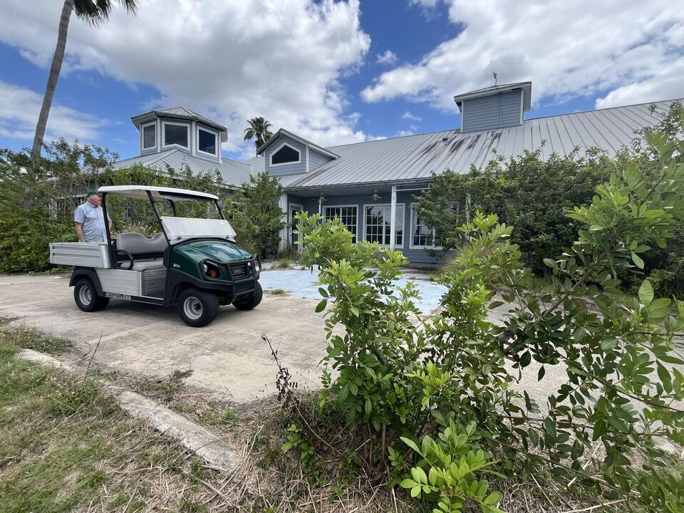 Golf course sells at auction - NewsBreak