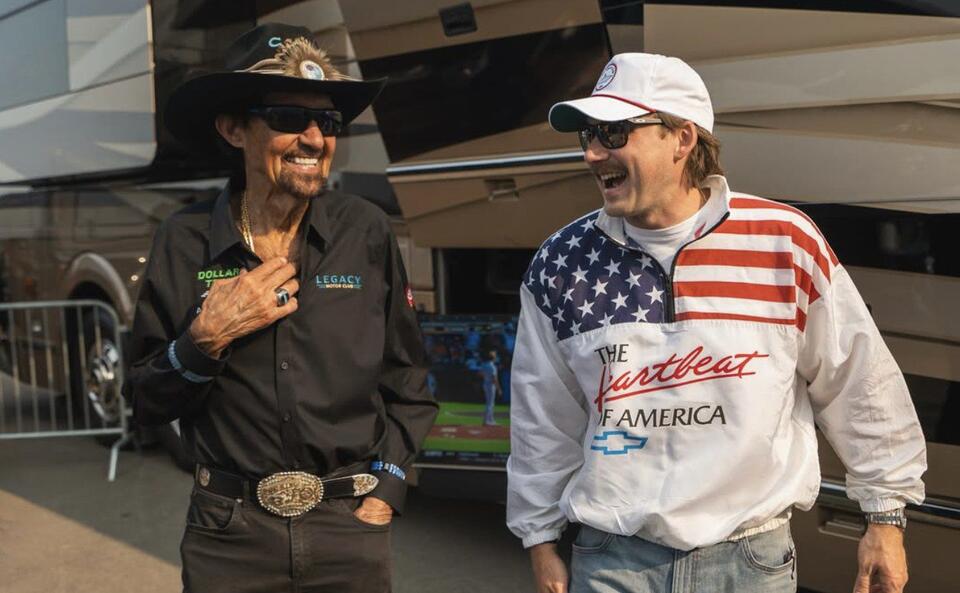 NASCAR Legend Richard Petty Shares Photo With Morgan Wallen At Cracker ...