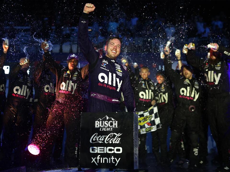 Winless no more: Alex Bowman wins in Chicago