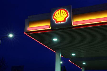 Analysis-Oil majors eye resurgent Canadian energy in wake of Middle ...