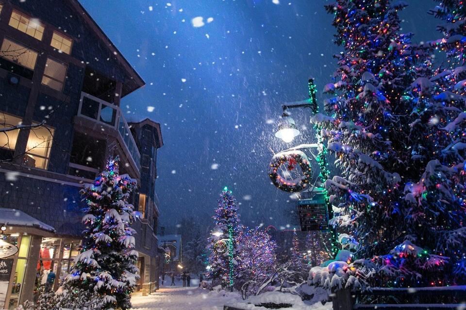 Small Michigan Town Now Named 'Best Christmas Town' In America - NewsBreak