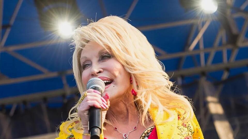 Dolly Parton Day Declared for January 19th in Tennessee - NewsBreak