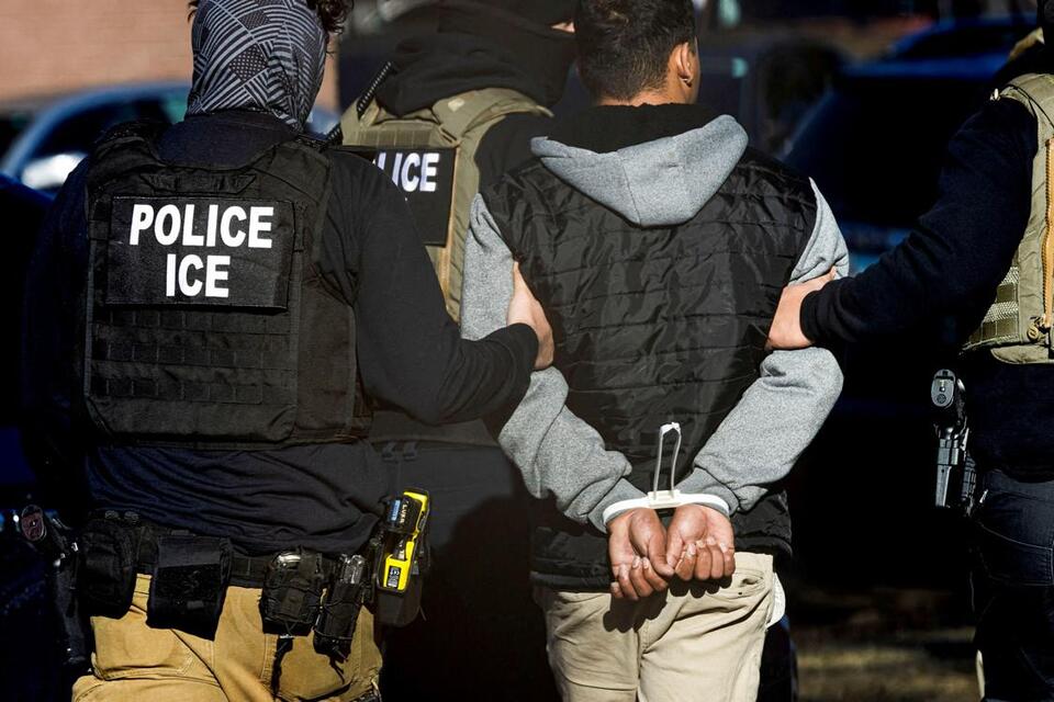 ICE arrests California father and leaves his children behind in car ...