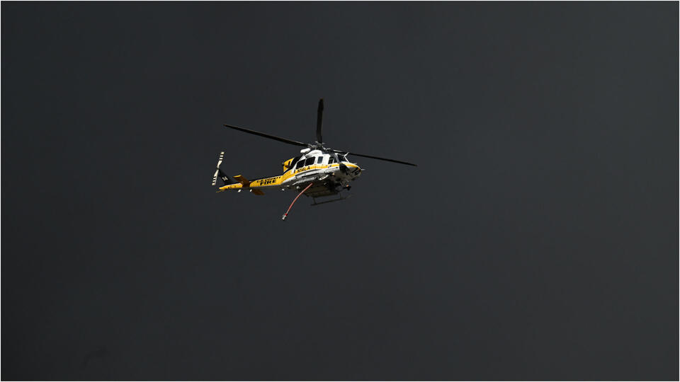 Bystanders Lift Helicopter Off Trapped Crew Member Suzie Smith After ...
