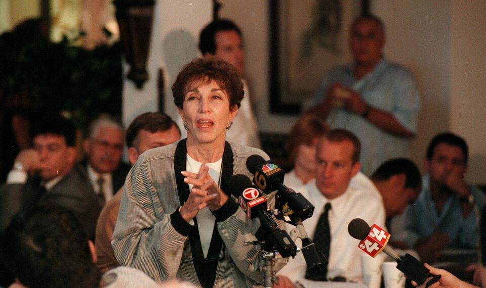 Jo Ann Bass, matriarch of Miami Beach landmark Joe's Stone Crab, dies ...