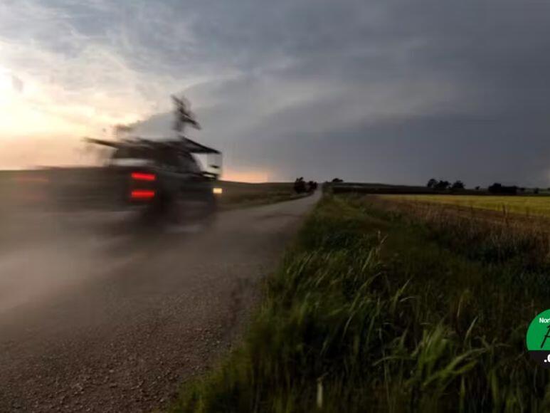 What do storm chasers really do? Two tornado scientists take us inside ...