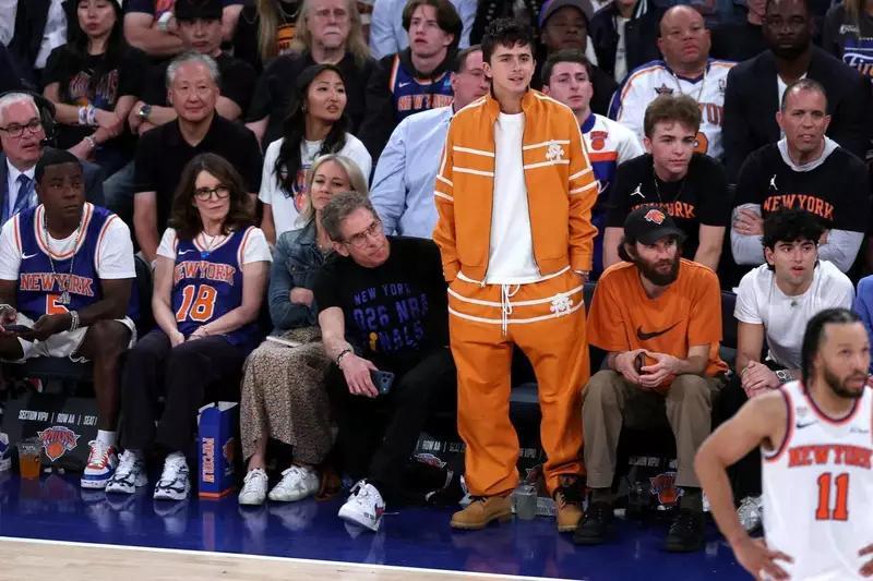 Who Is Sitting Courtside at the Knicks Game 4 vs. Spurs at MSG? Taylor ...