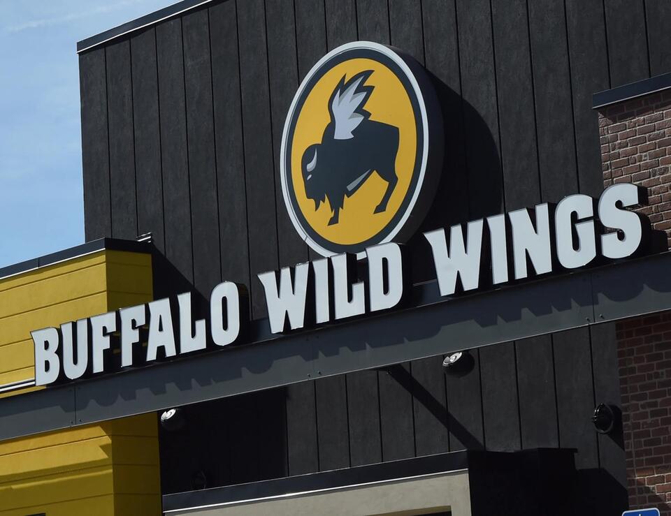 Judge tosses Chicago man's lawsuit against Buffalo Wild Wings ...