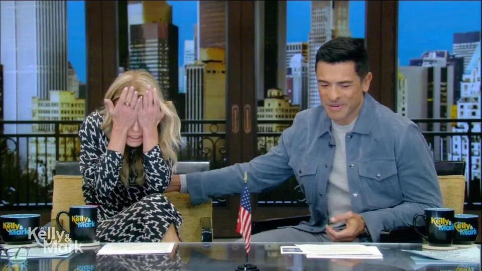 Kelly Ripa Breaks Down in Tears After Losing Her Beloved Friend - NewsBreak