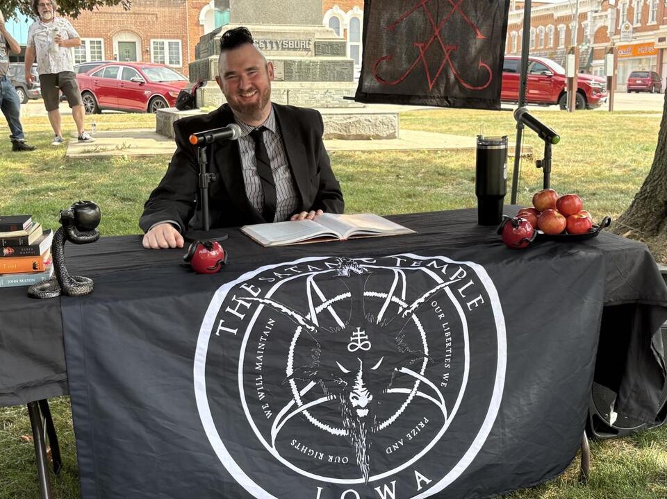 Satanic Temple honors Paradise Lost in "nice place to sit and read a ...