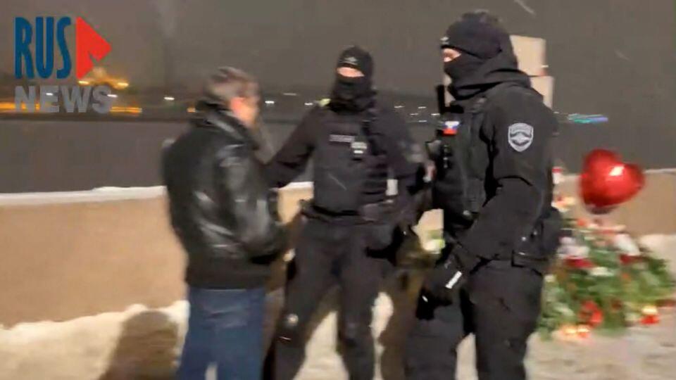 Video shows Russians detained for attending gatherings over Navalny’s ...