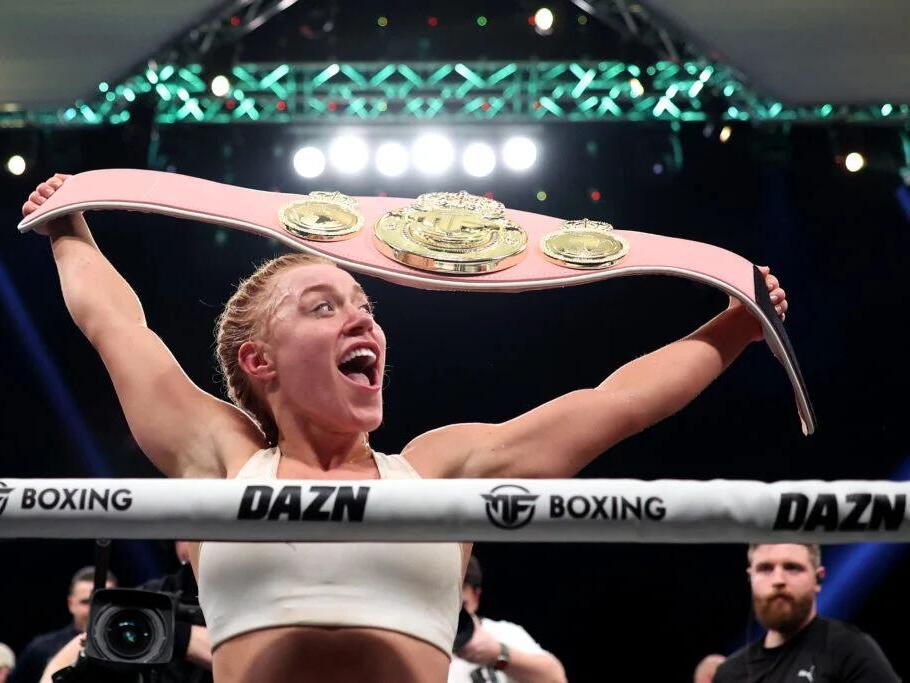 Paige VanZant dropped in round one by Tik Tok star Elle Brooke as ...