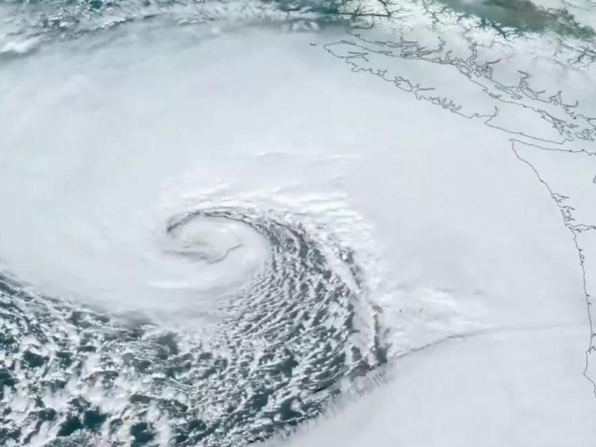 Monster Storm is Lurking Off the Washington & Oregon Coastlines