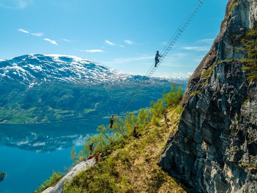 Would You Climb This Scary Ladder "Floating in Thin Air" Above ...