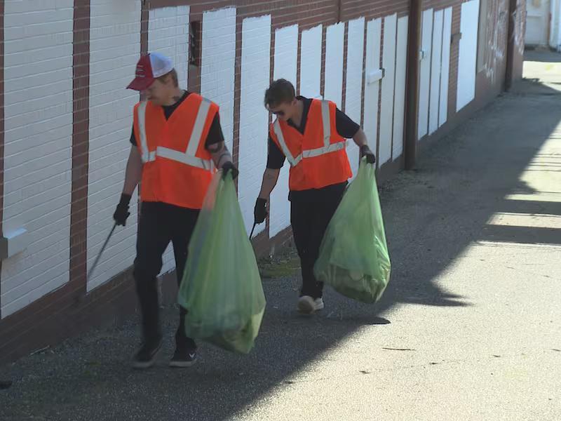 Downtown Clean-up readies community for Artist Alley