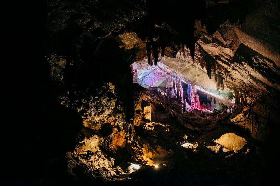 Glow Worm Colonies Light Up Appalachian Caves - NewsBreak
