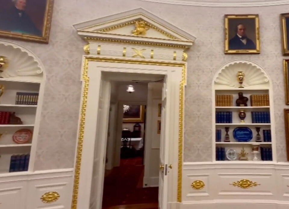 Trump Insists His Alleged 24-Karat Gold Decorations Adorning The Oval ...