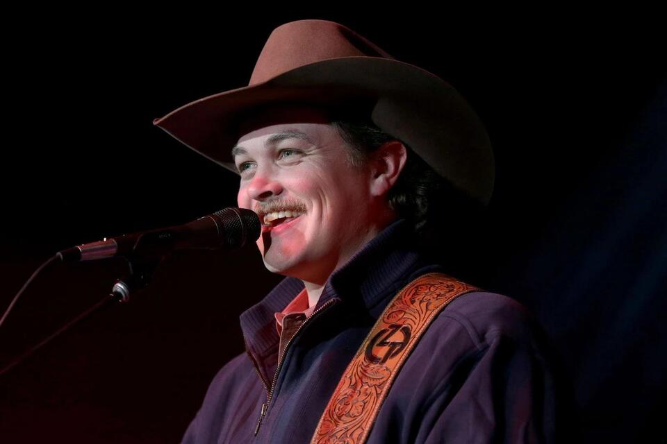 Here Are the Lyrics to Zach Top’s ‘Guitar’ [Listen] - NewsBreak