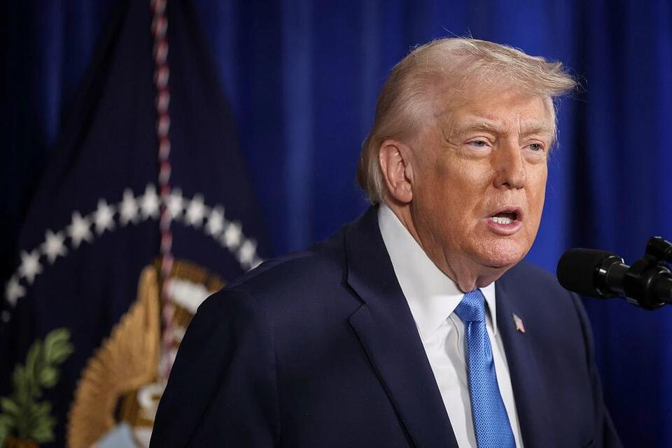 Trump pushes a 1-year, 10% cap on credit card interest rates - NewsBreak