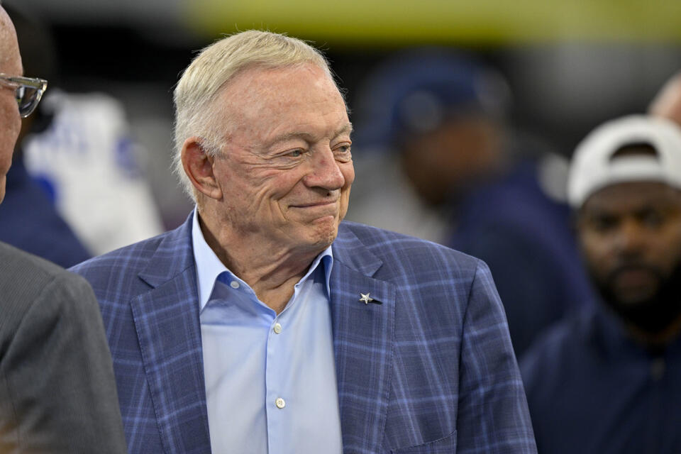 Jerry Jones Addresses His Decision To Honor Charlie Kirk On Sunday ...