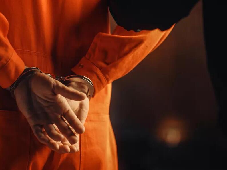 Man Convicted of Killing Algona Police Officer Seeks New Trial