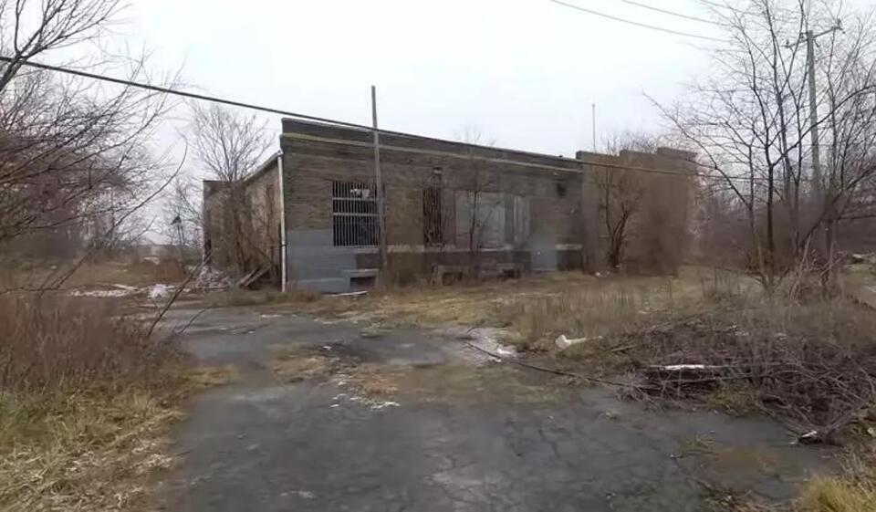 Abandoned 1919 Bank Building: DeRay Neighborhood, Detroit, Michigan ...