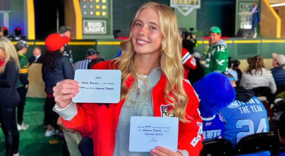 Women’s Flag Football Star Is Going Viral After Making On Stage ...
