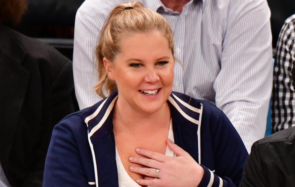 Amy Schumer Shows Off Flat Abs After Major Weight Loss Transformation ...