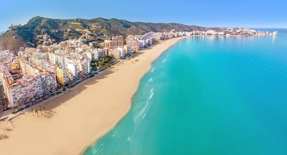 Irish couple found dead in hot tub at Spanish holiday villa - NewsBreak