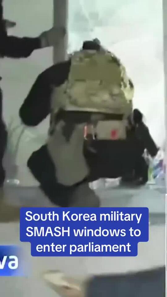 Dramatic footage shows the South Korean military smash windows to gain ...