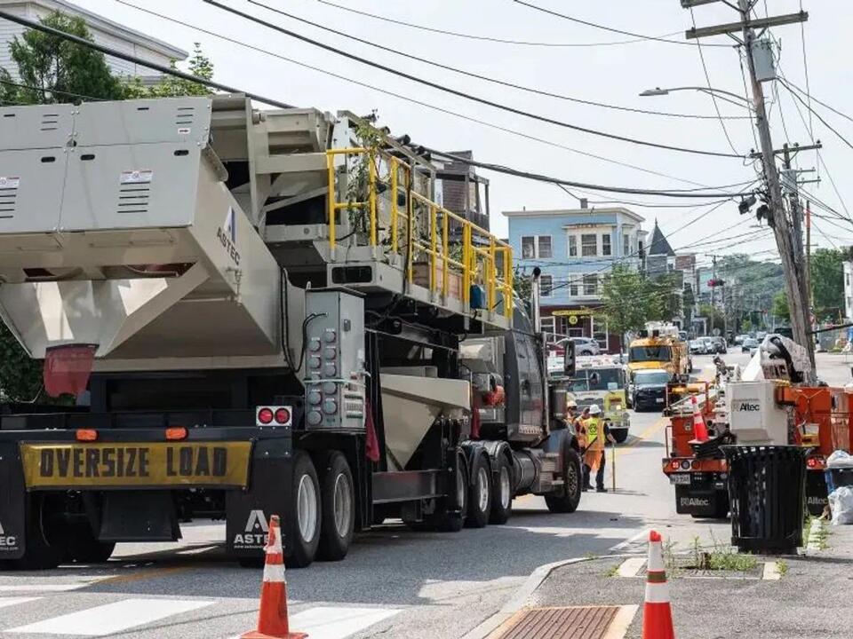 Tractor-trailer hauling massive washing machine snags Lewiston power lines