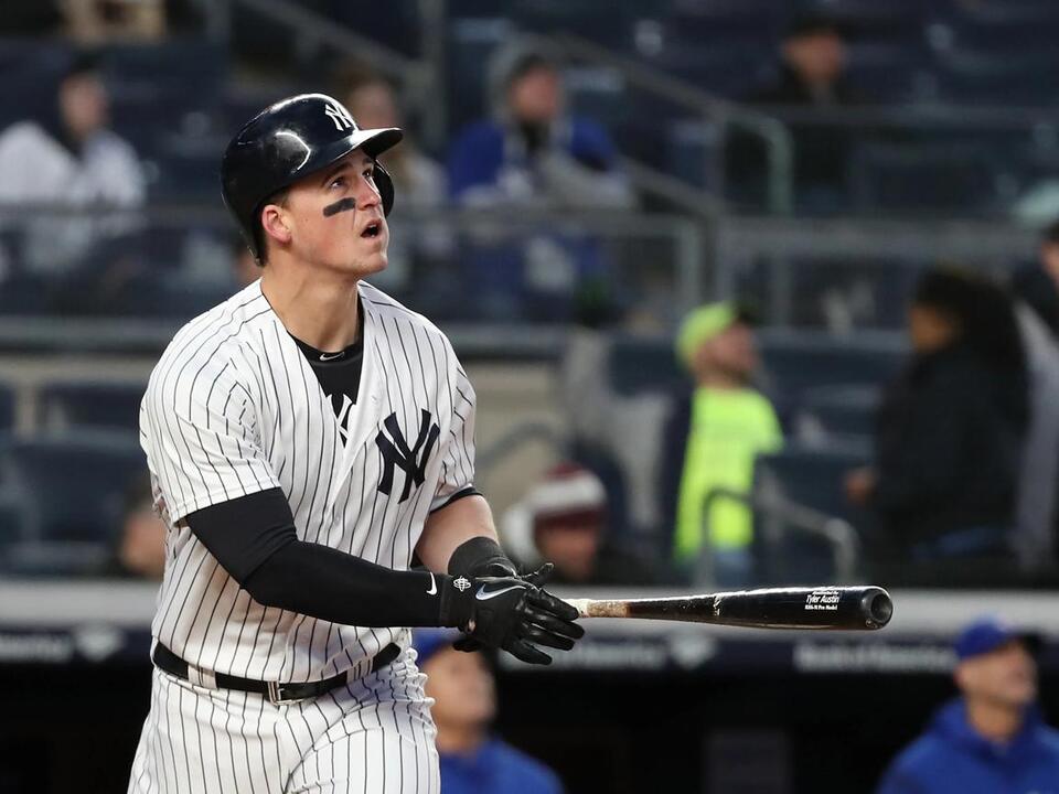 Ex-Yankee suffers freak head injury while changing uniform in Japan