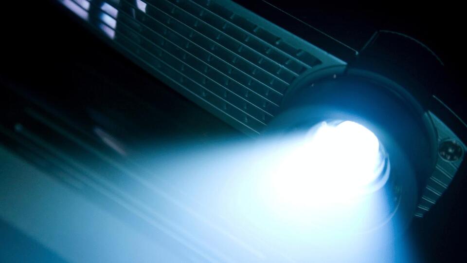 Best Short Throw Projectors for Modest Spaces in 2025 - NewsBreak