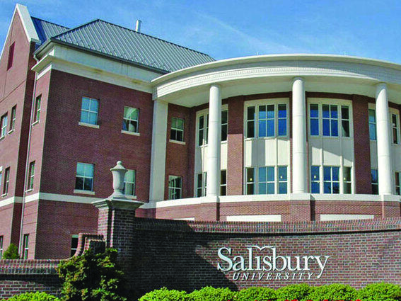 SU students host art show