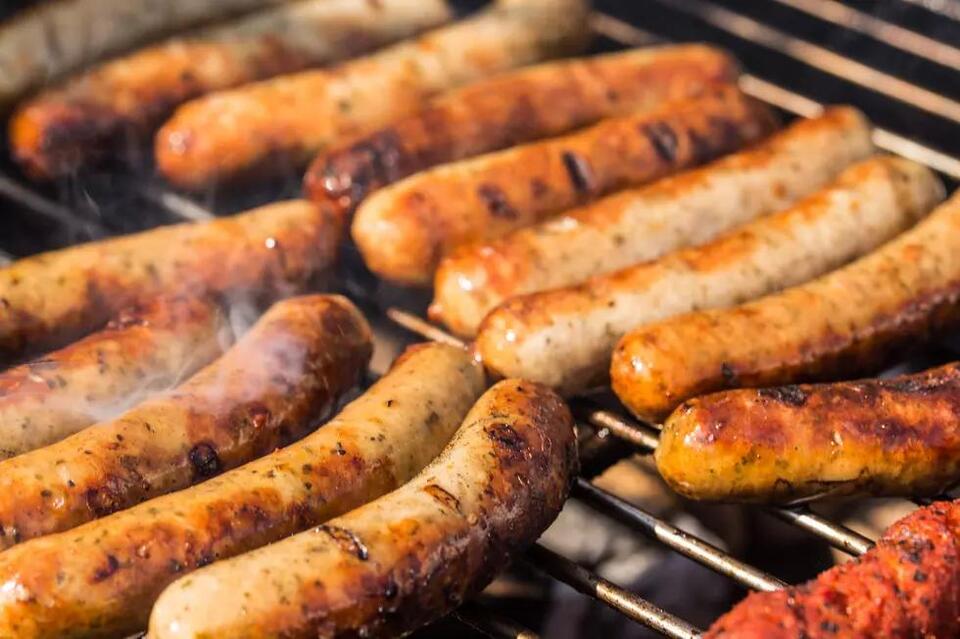 Wisconsin’s World’s Largest Brat Fest Announces 2025 Line Up - NewsBreak