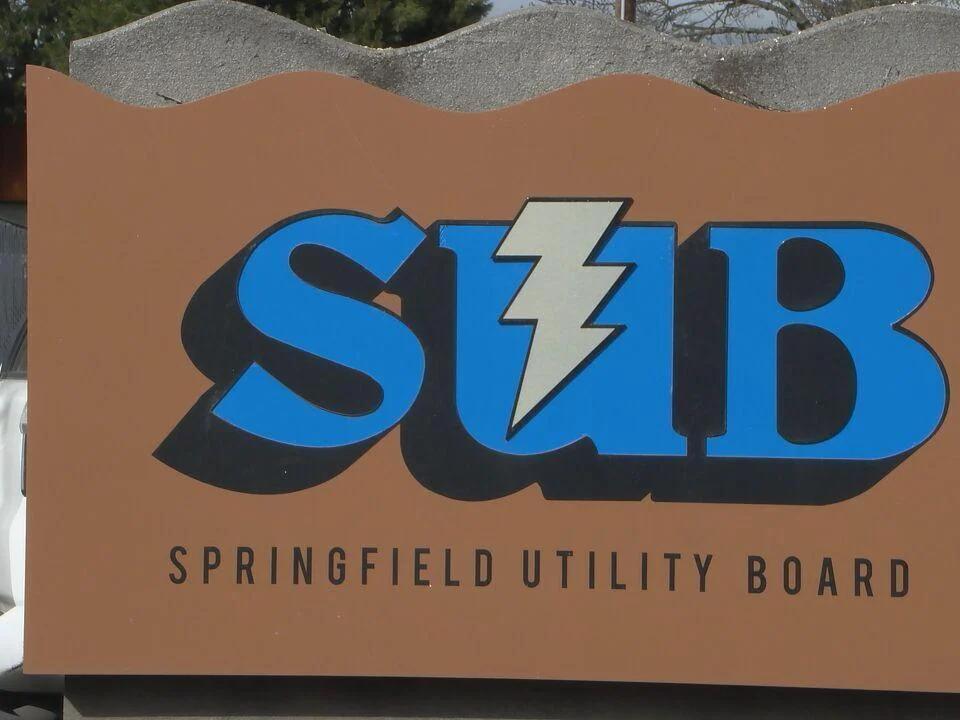 Springfield utility crews work to repair water main break