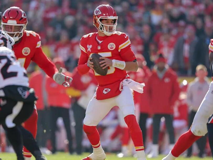 What injury? Patrick Mahomes shows ankle is just fine with rushing ...