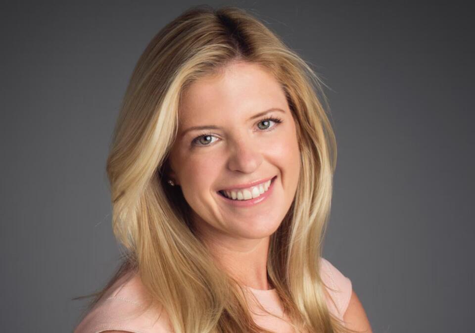 Dear Annie: Should I tell my husband that racy pictures taken of me on ...