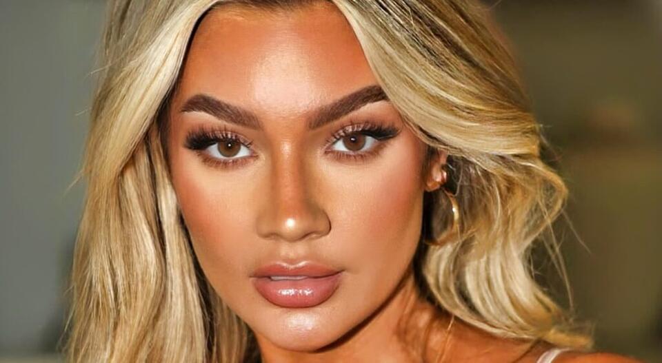 Former Dallas Cowboys Cheerleader Alexa Collins Is Going Viral With Her ...