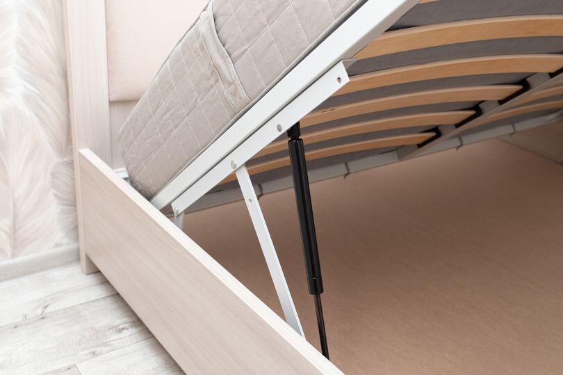 Mom, 39, dies as Ottoman bed crashes down on her neck in horror ...