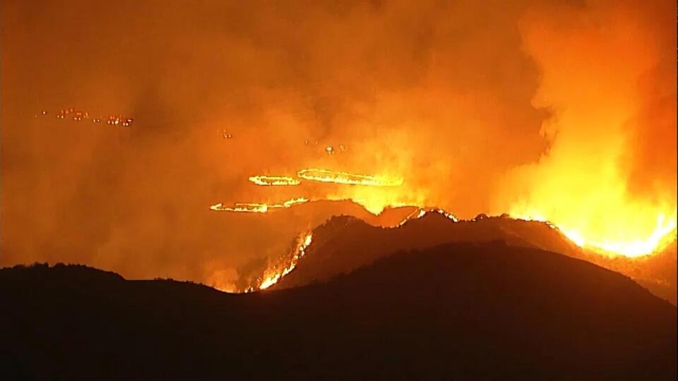 Fire near Calimesa burns 3,085 acres with 40% containment; evacuation ...