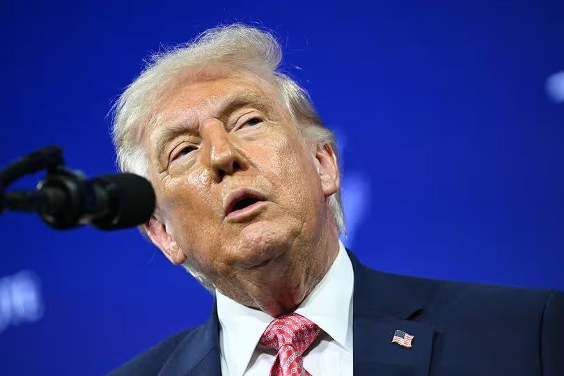 Randy Trump 'losing it' after telling crowd he'll answer questions ...